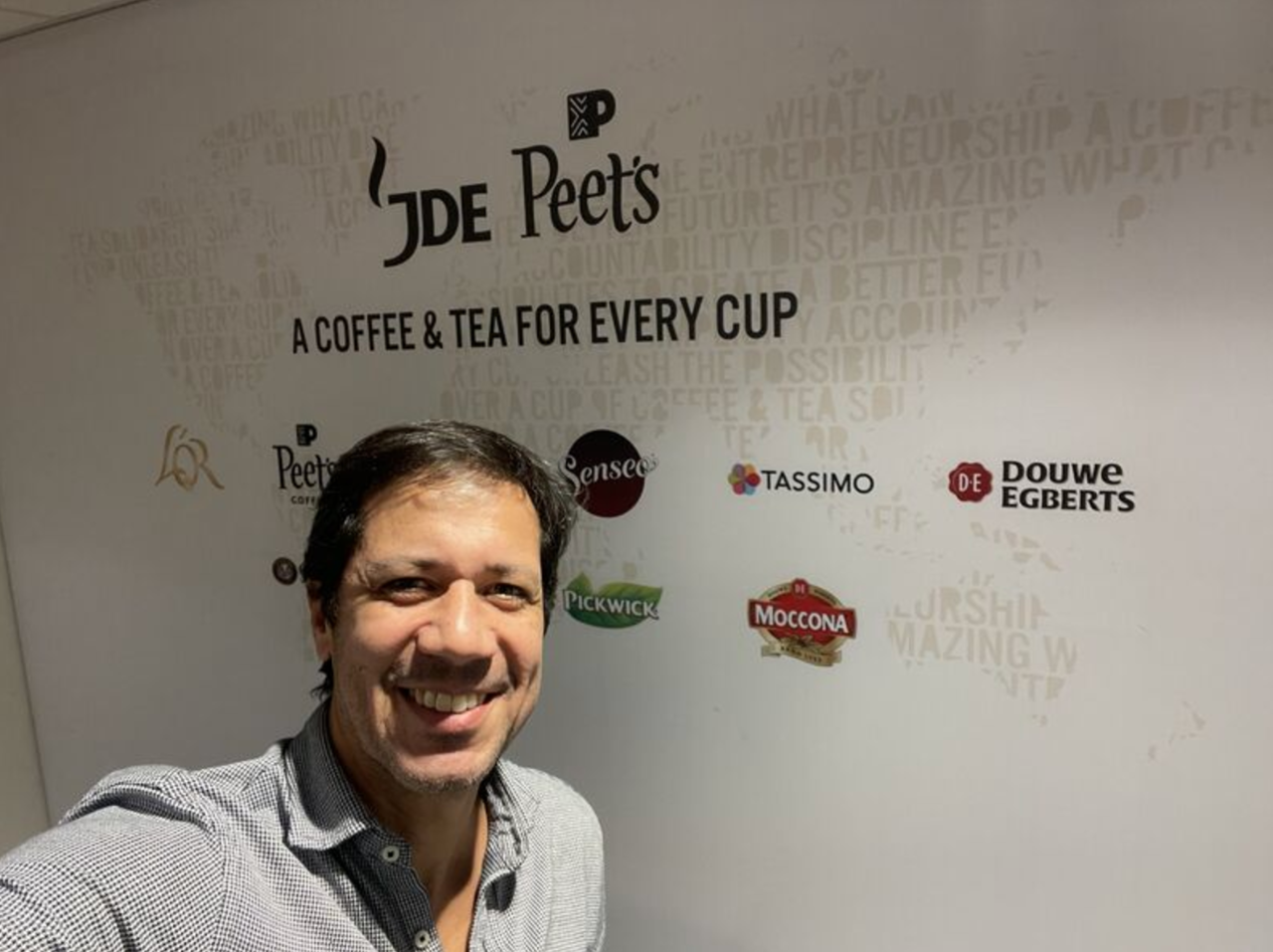 皮爷咖啡中国首次开出新品牌Ora Coffee！也卖9.9元咖啡，“星巴克祖师爷”不再死磕高端了？ | 小食代